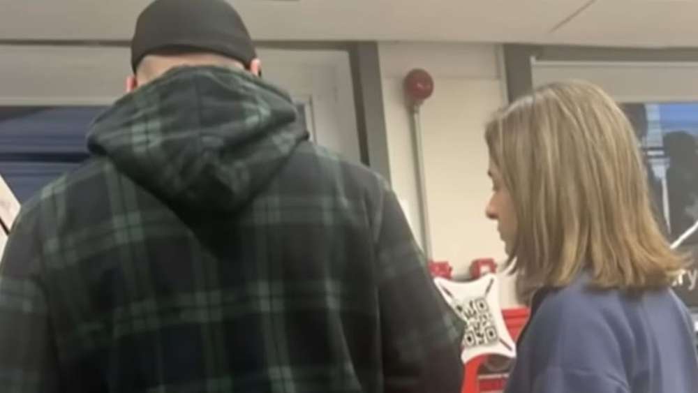 Alexandre Nardoni e Anna Jatobá são vistos fazendo compras e provocam ...